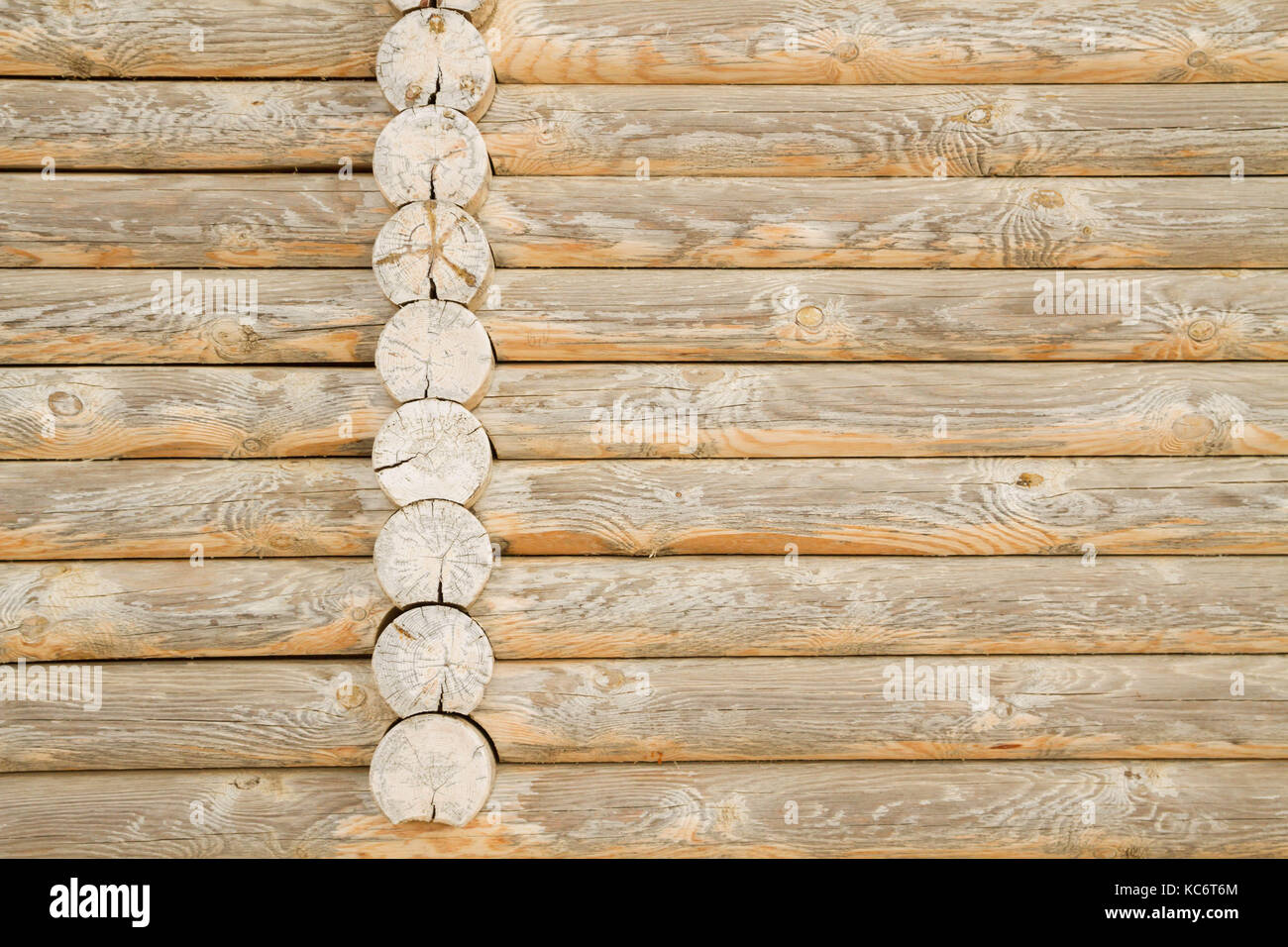 Wall made round logs hi-res stock photography and images - Alamy