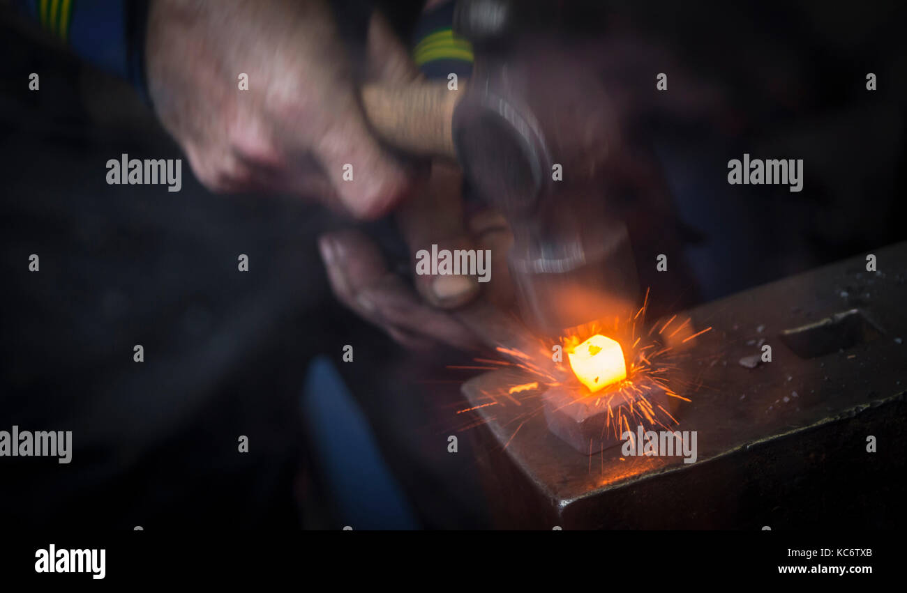 Glowing forge iron hi-res stock photography and images - Alamy