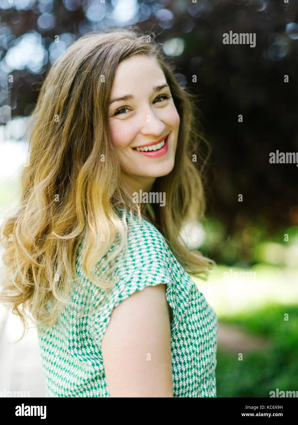 Portrait of smiling woman Stock Photo - Alamy