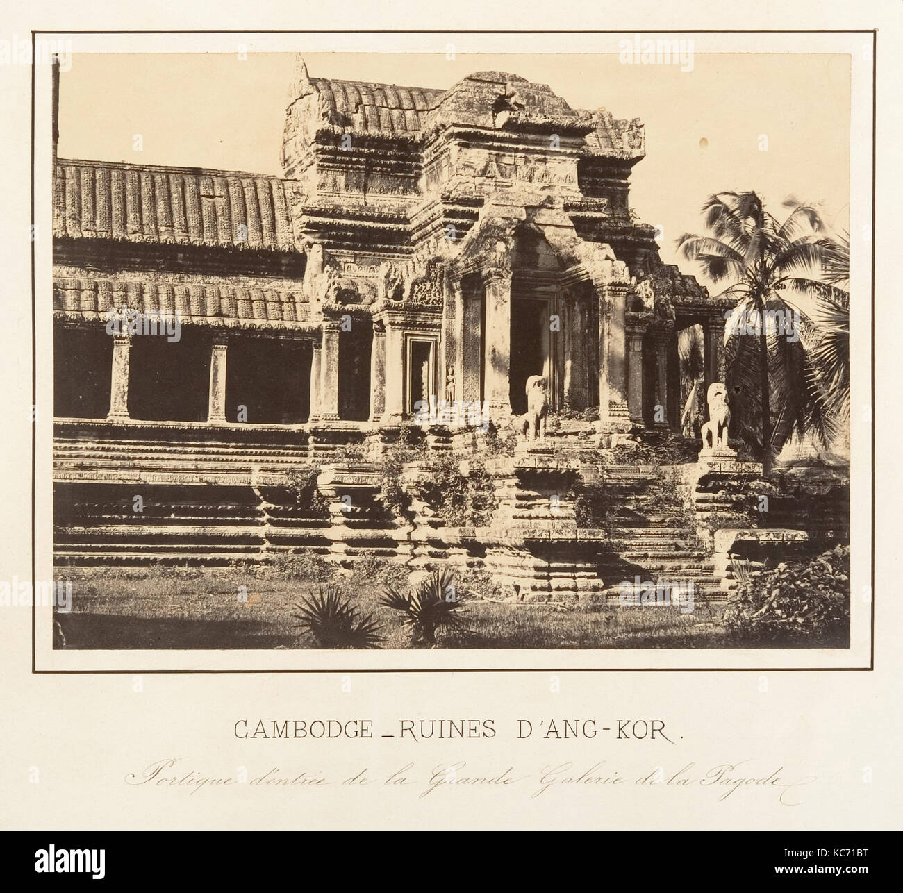 Portique dentree de la grande galerie hi-res stock photography and ...