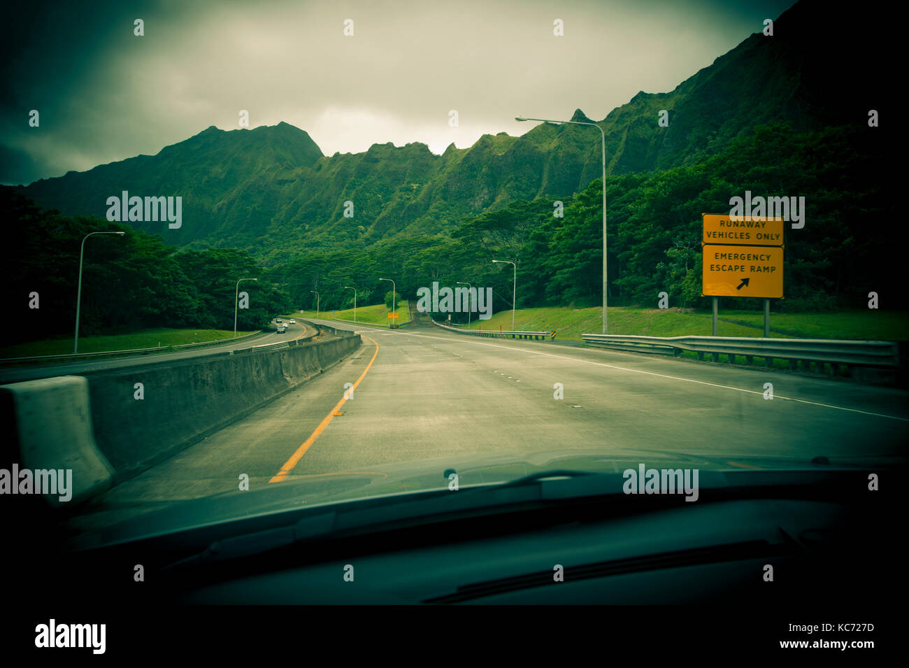 Scenic drive: H3 highway on Oahu island, Hawaii Stock Photo - Alamy