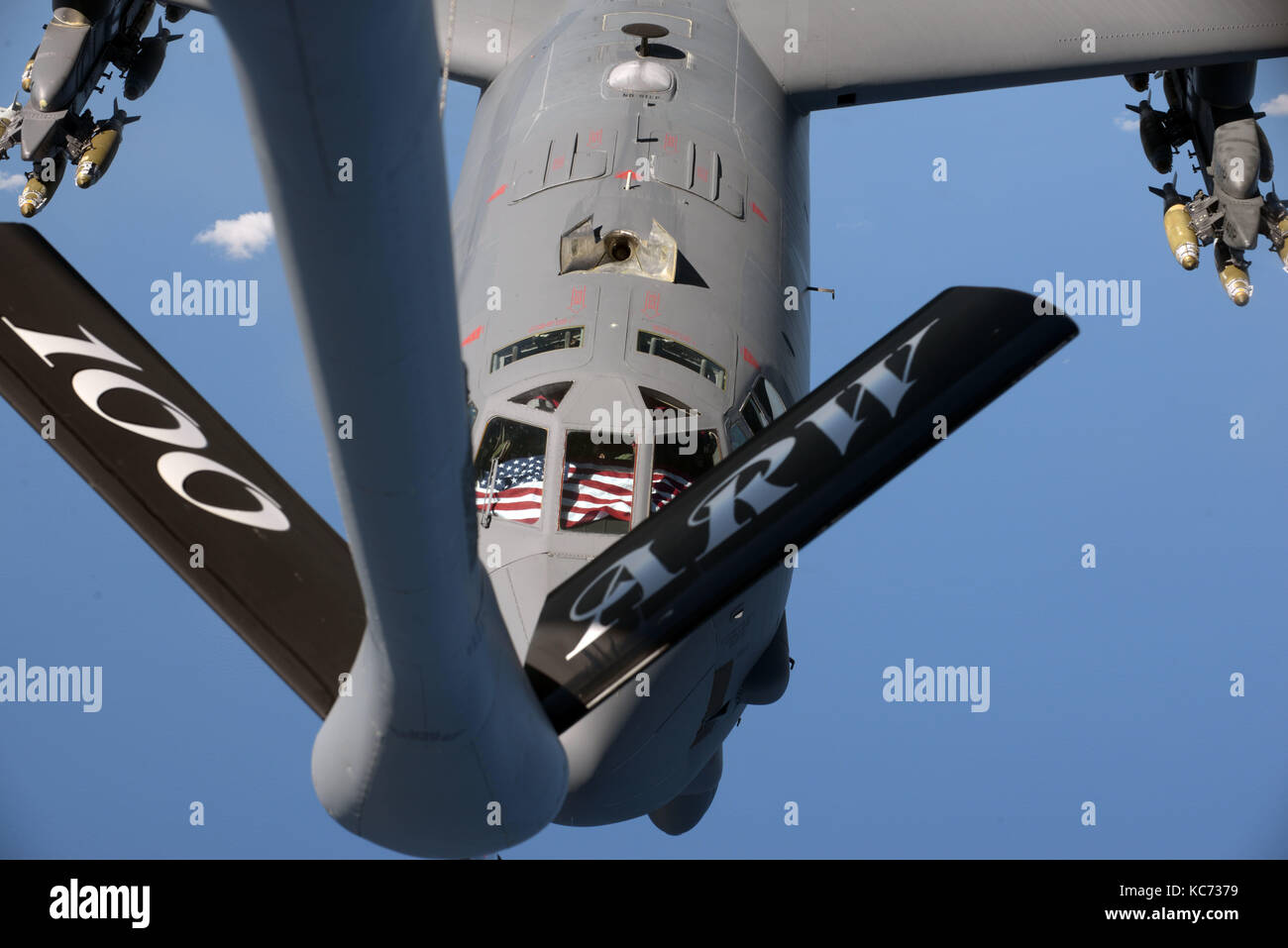 U.S. Air Force B-52 Stratofortress Refueling Stock Photo - Alamy