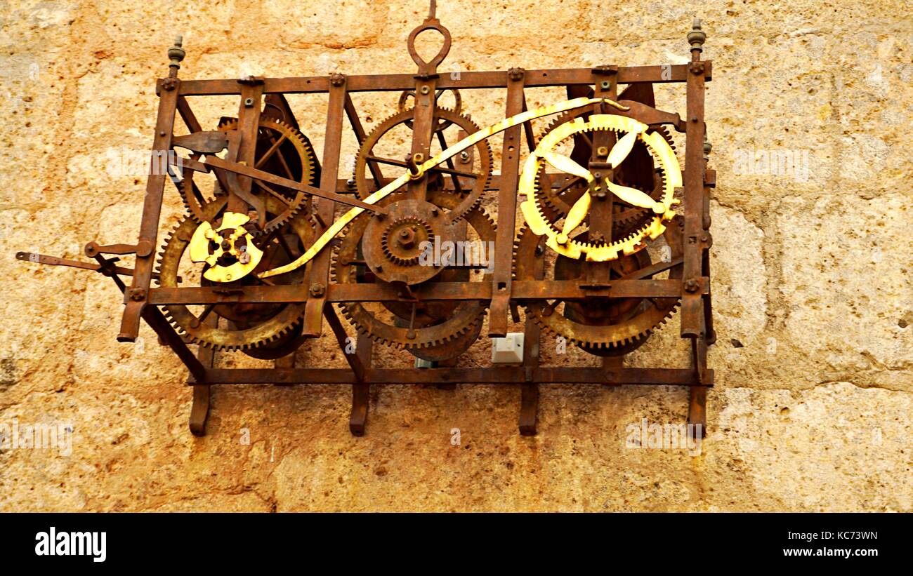Antique clock shop hi-res stock photography and images - Alamy
