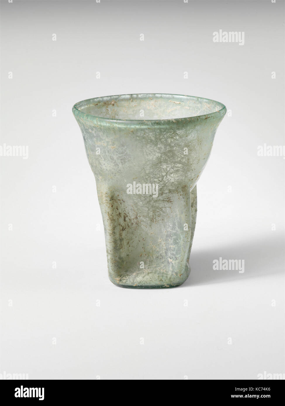 Inverted glass beaker hi-res stock photography and images - Alamy