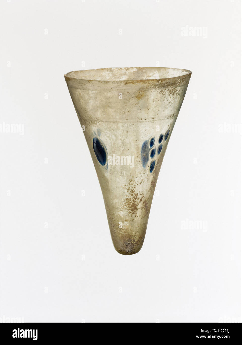 Inverted glass beaker hi-res stock photography and images - Alamy