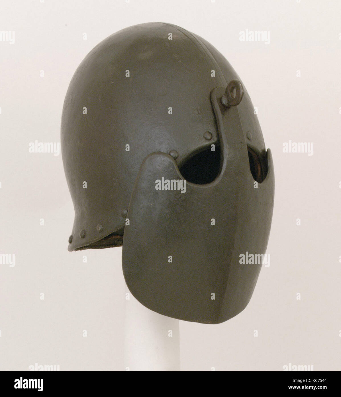 Siege Helmet, ca. 1650–1700, French, Steel, H. 13 (33 cm); W. 8 1/8 in ...