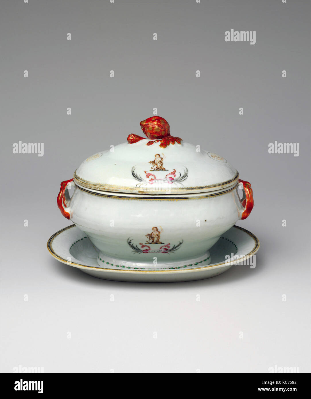 Covered sauce tureen hi-res stock photography and images - Alamy