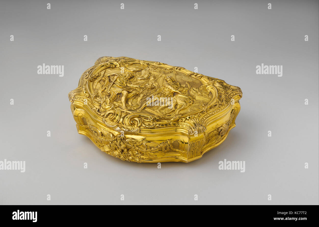 Box with scene depicting Roman hero Gaius Mucius Scaevola before the ...