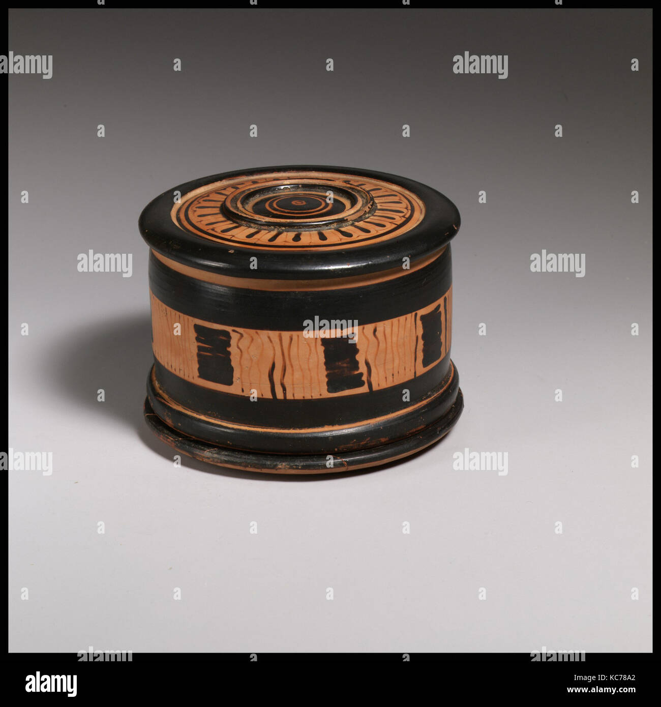 Terracotta pyxis hi-res stock photography and images - Alamy