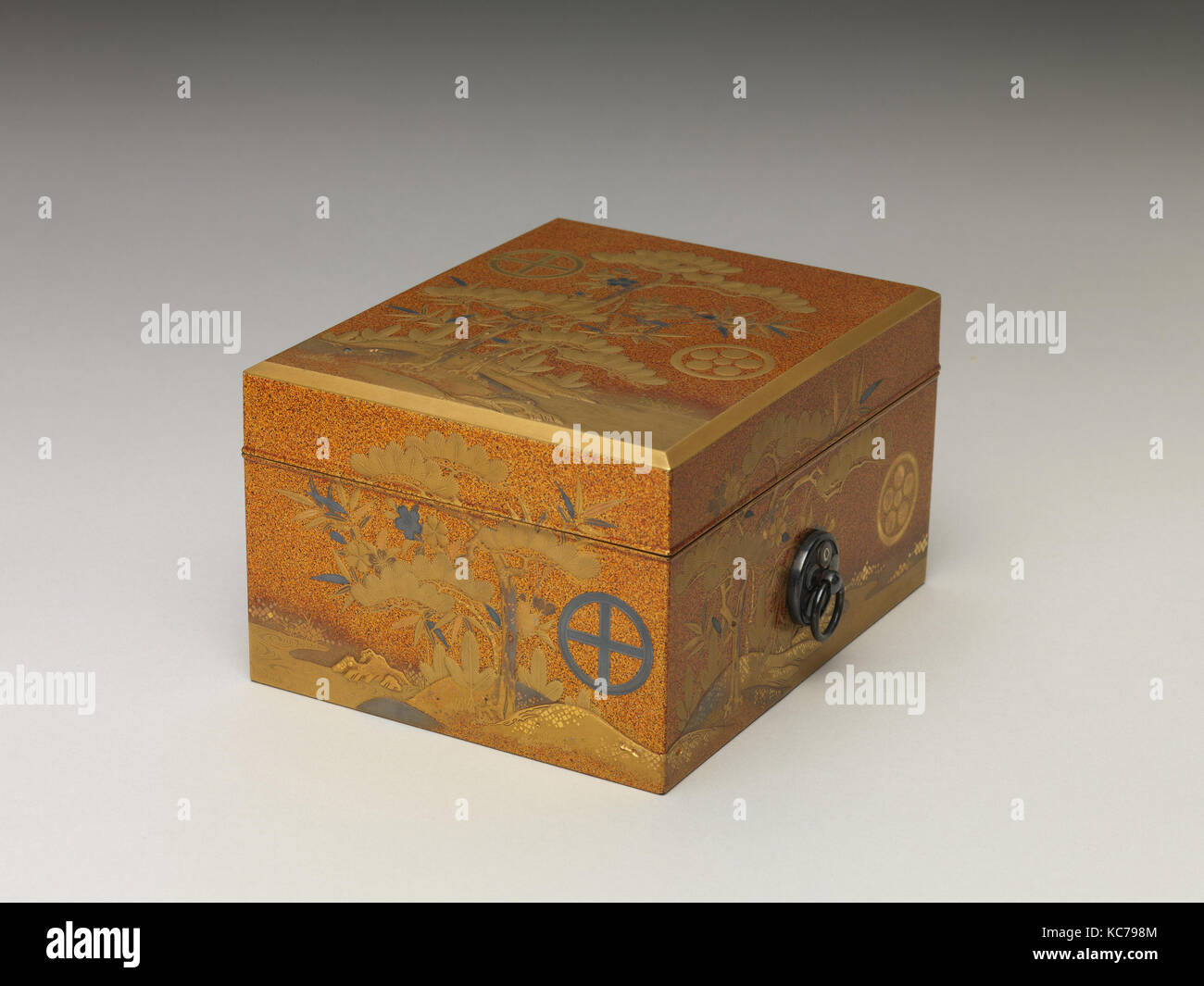 Box with lid, Edo period (1615–1868), 19th century, Japan, Sprinkled ...