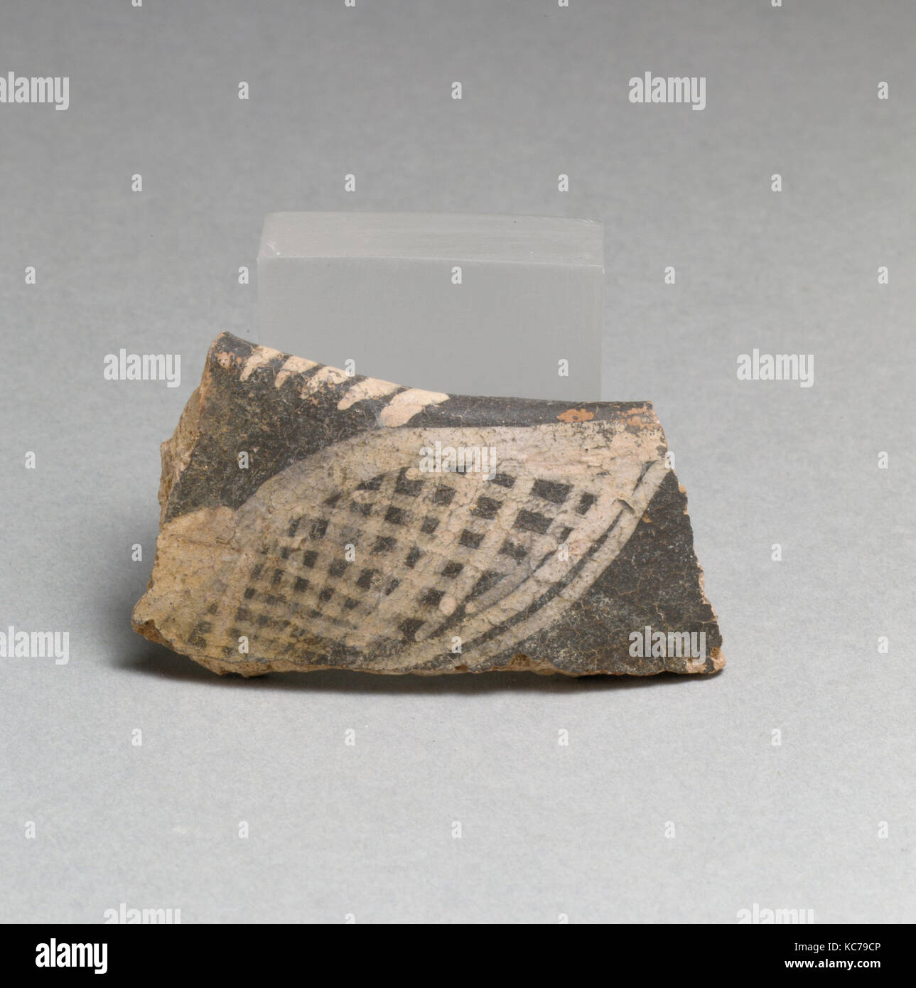 Terracotta fragment rim hi-res stock photography and images - Alamy