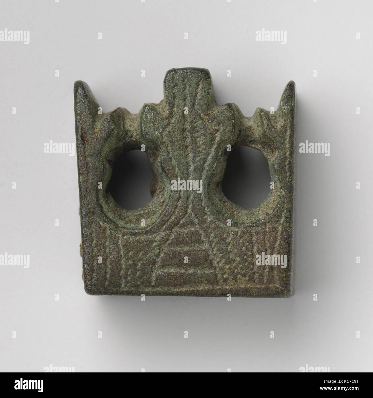 Dagger Pommel, 12th–13th century, French, Bronze, L. 1 1/8 in. (2.9 cm ...