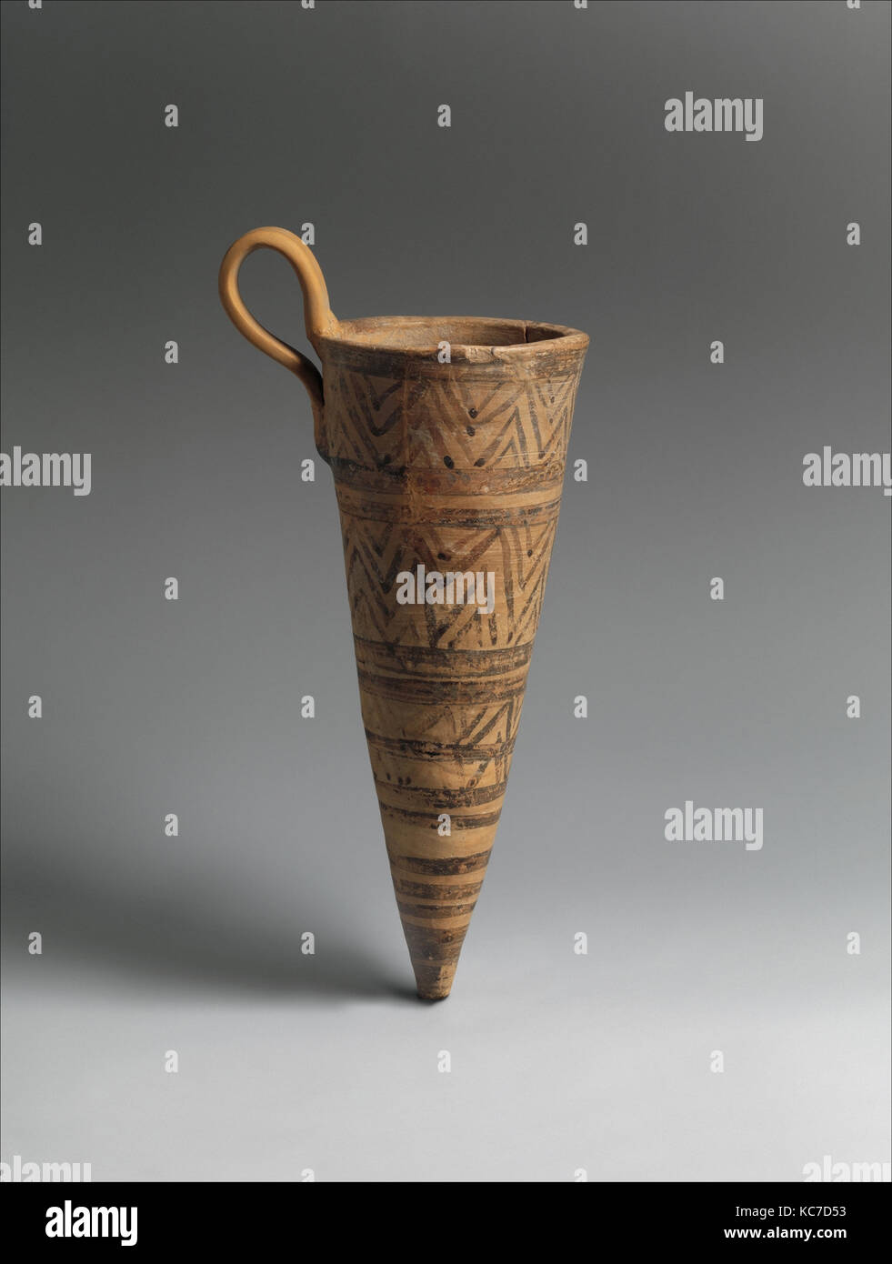 Terracotta conical rhyton hi-res stock photography and images - Alamy
