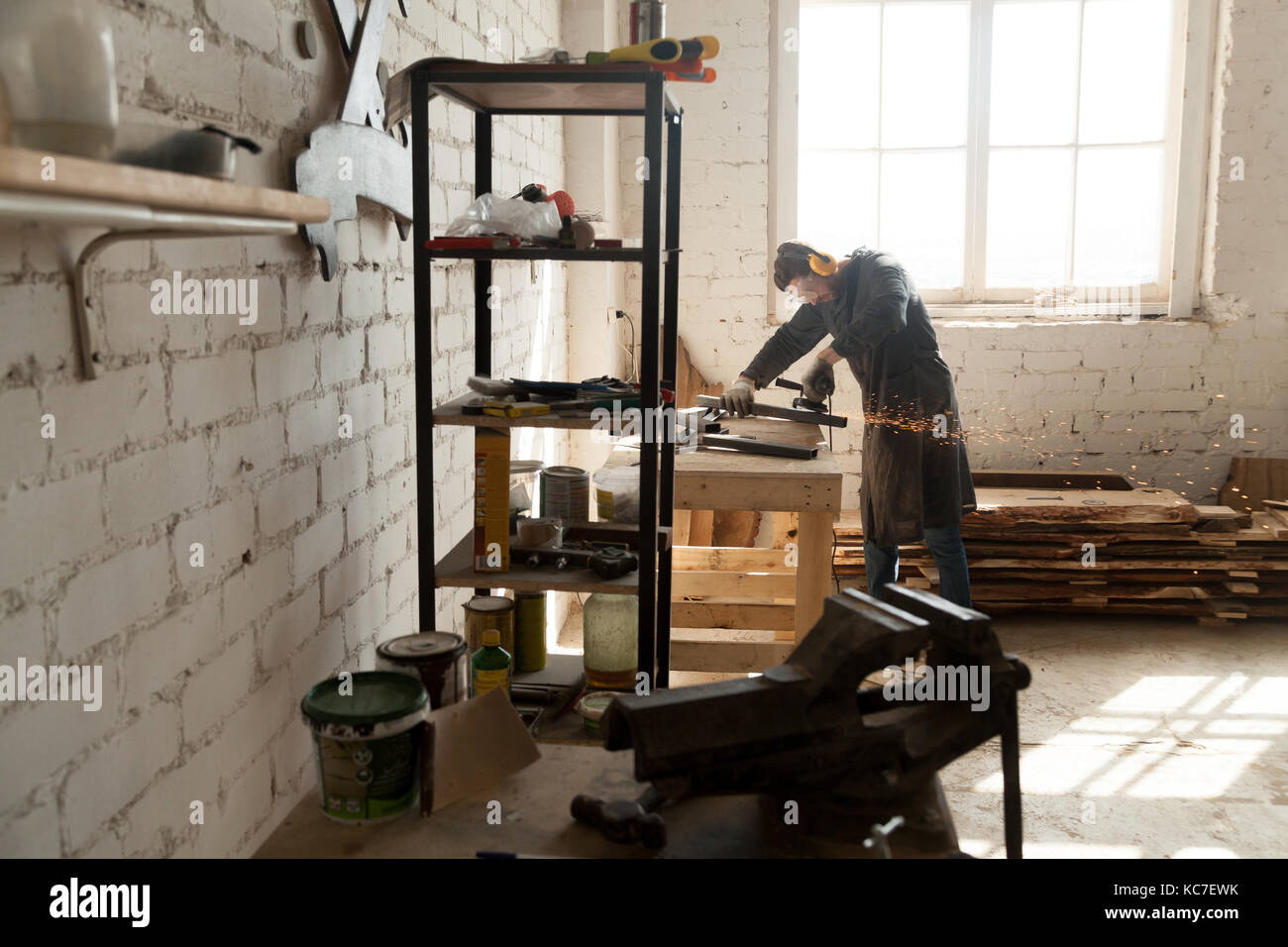 Cabinet maker hi-res stock photography and images - Alamy