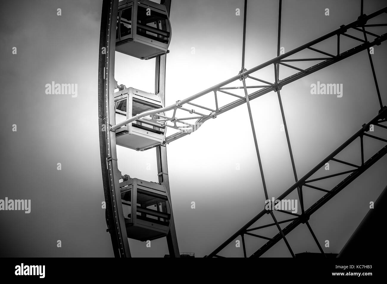 Ferris Wheel against commercial building Stock Photo - Alamy