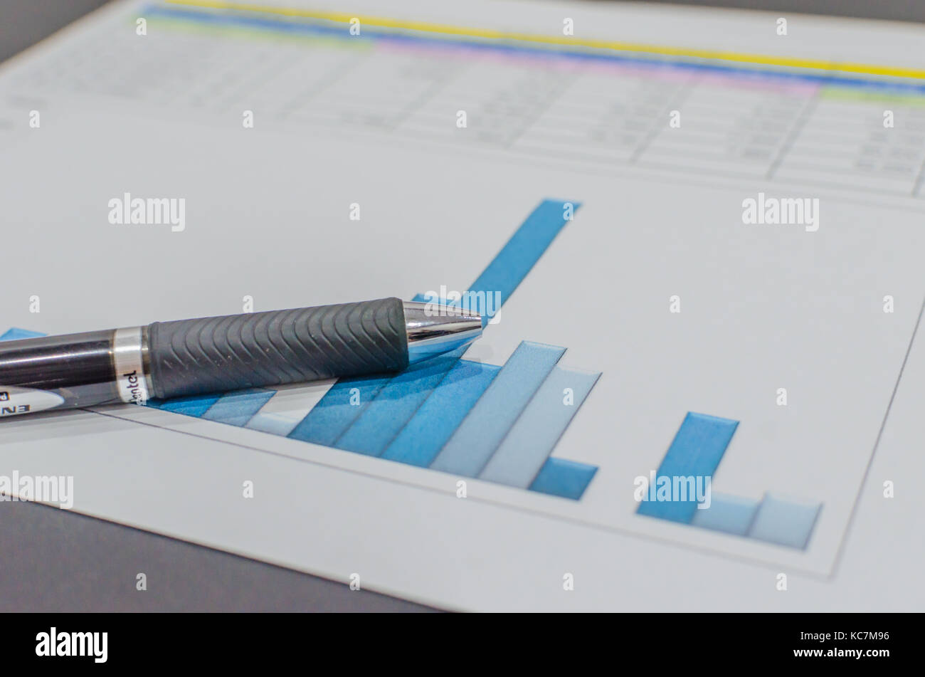 Business finance paper graphs hi-res stock photography and images - Alamy