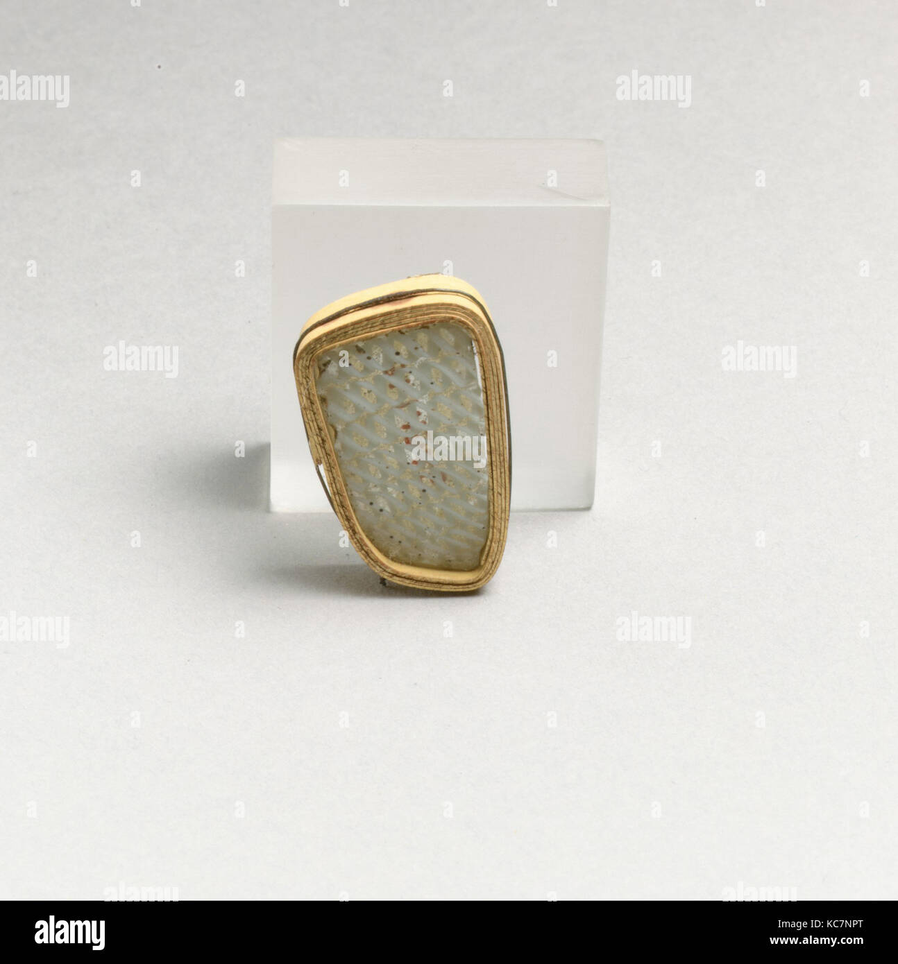 Glass network mosaic fragment hi-res stock photography and images - Alamy