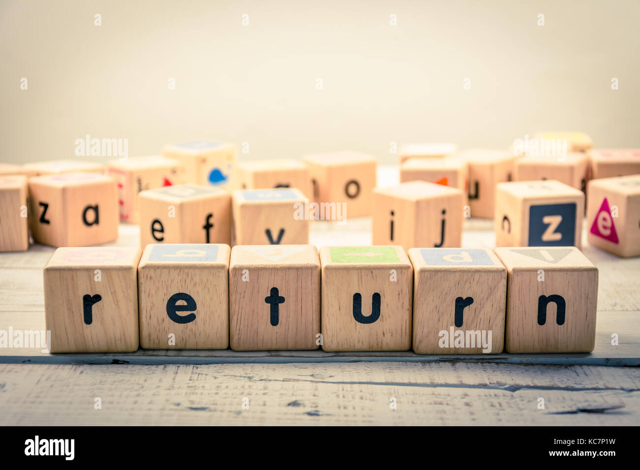Word ' return ' wood Cubic on the wood Stock Photo - Alamy