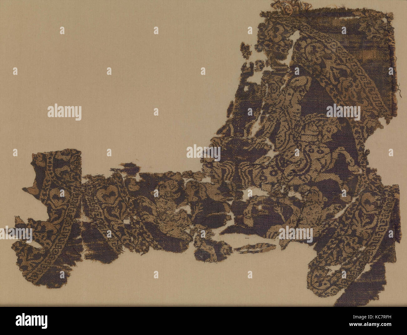 Fragment, 8th century, Attributed to Egypt or Syria, Silk; samite ...