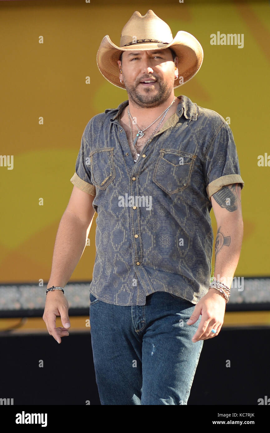 NEW YORK, NY - AUGUST 26: Country music singer Jason Aldean performs on ...
