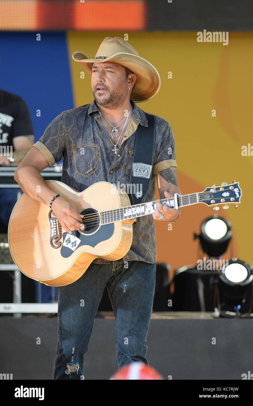 NEW YORK, NY - AUGUST 26: Country music singer Jason Aldean performs on ...