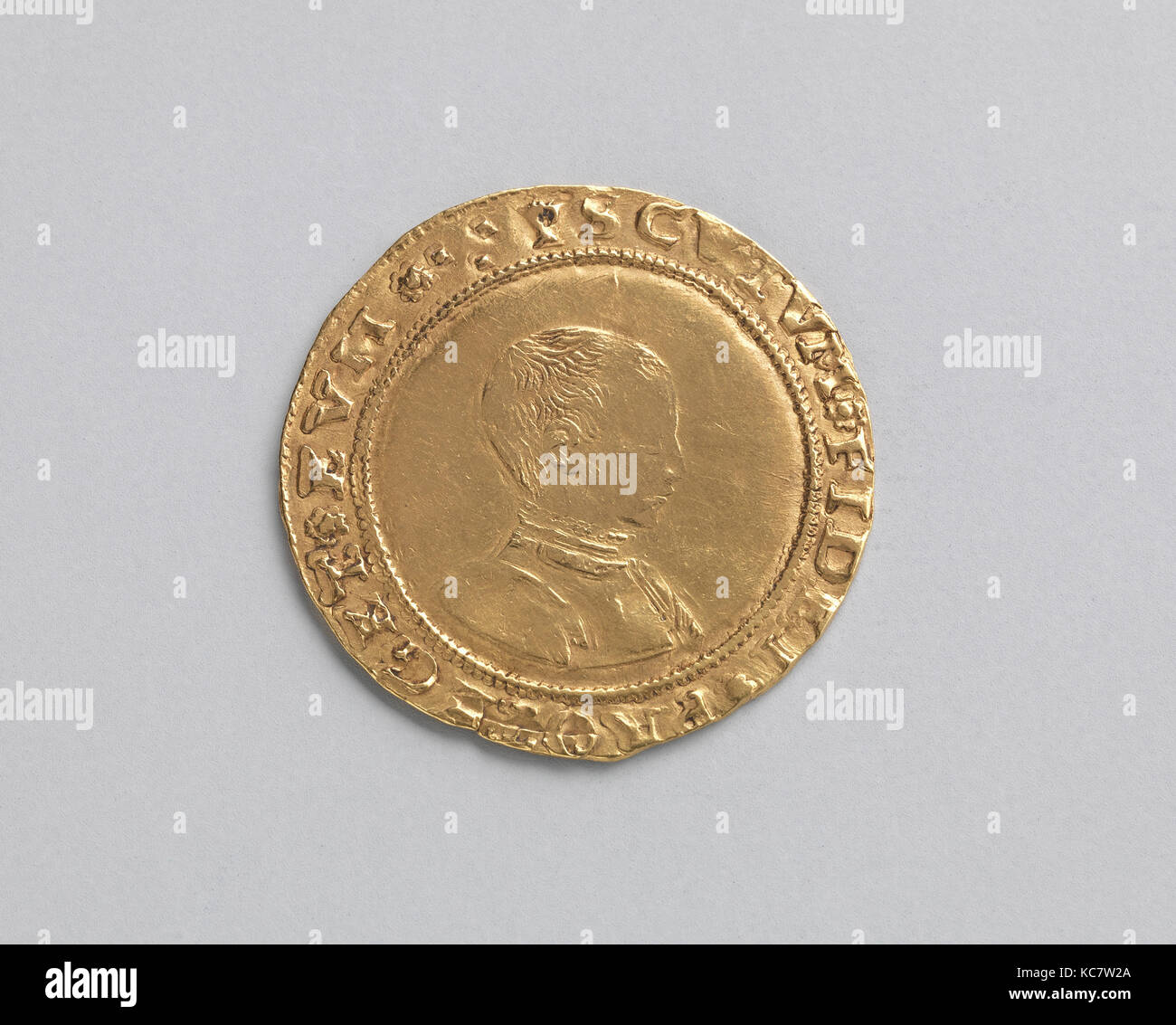 Gold sovereign denominations hi-res stock photography and images - Alamy