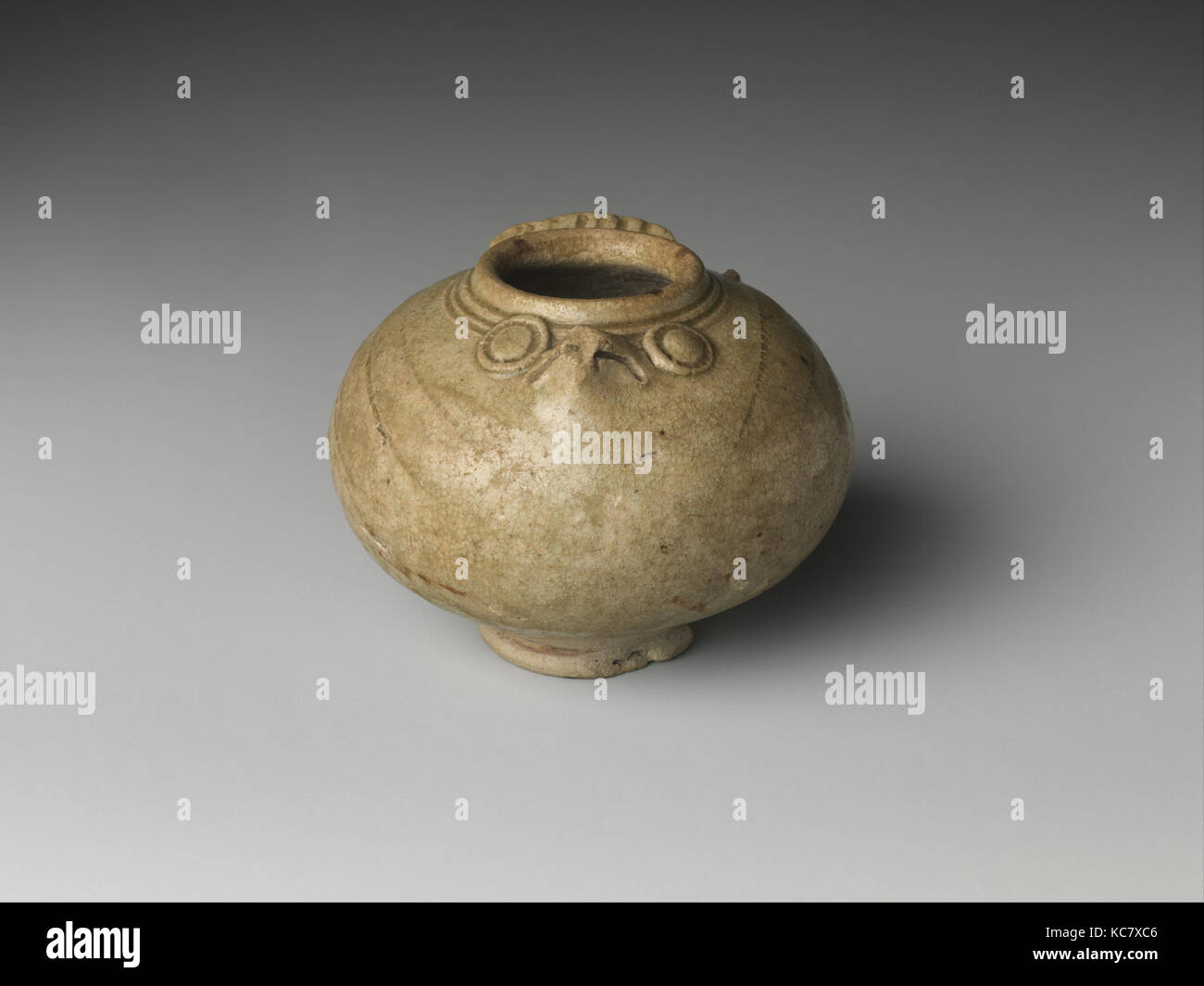 Stoneware yue ware hi-res stock photography and images - Alamy