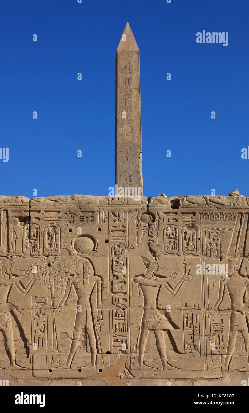 Complex arrangement of engravings hi-res stock photography and images ...