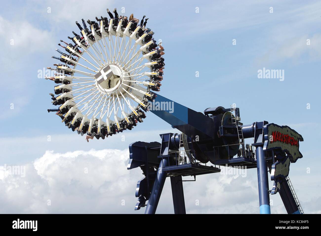 Maelstrom ride at Drayton Manor Park and Zoo Stock Photo - Alamy