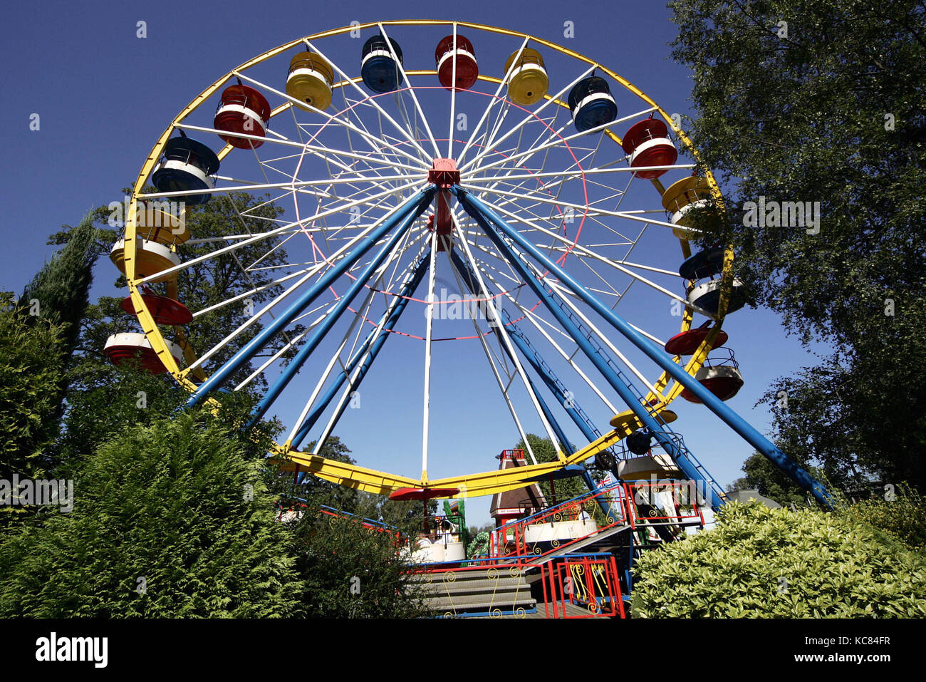 Big wheel ride at Drayton Manor Park and Zoo Stock Photo - Alamy