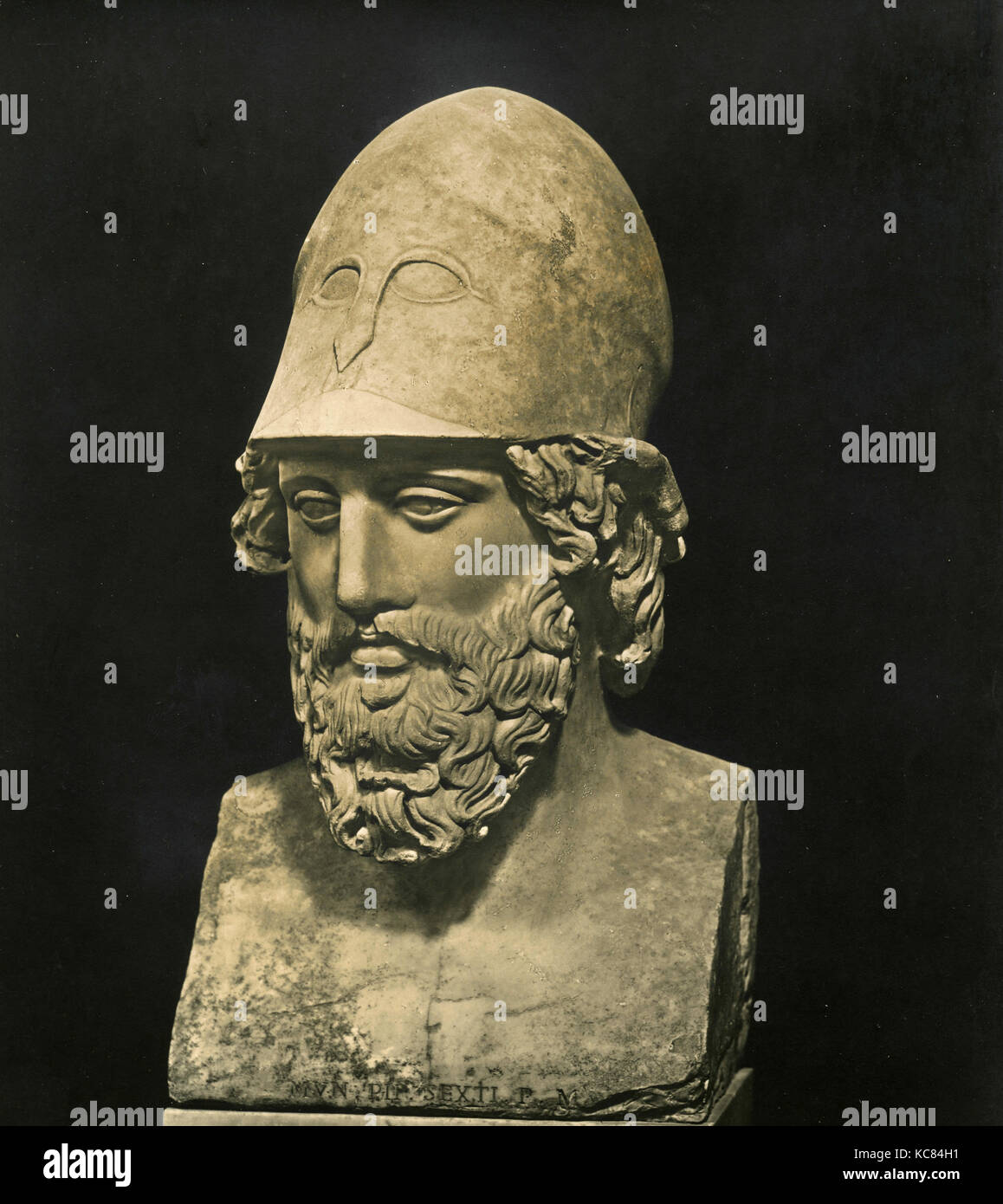 Statue of greek general themistocles hi-res stock photography and ...