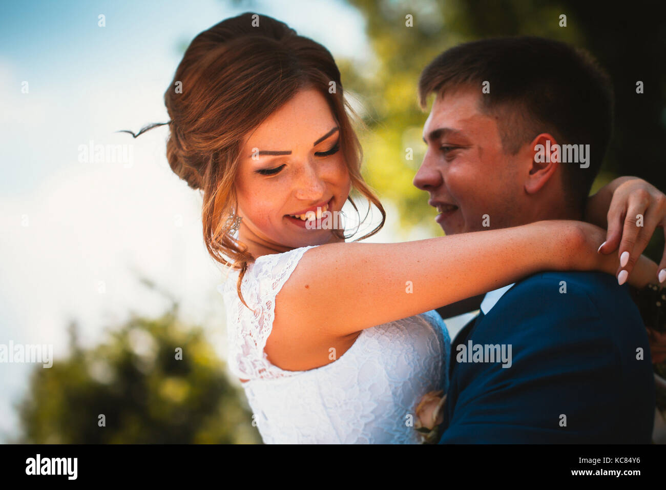 couple groom and bride hugging and kissing on nature park background ...