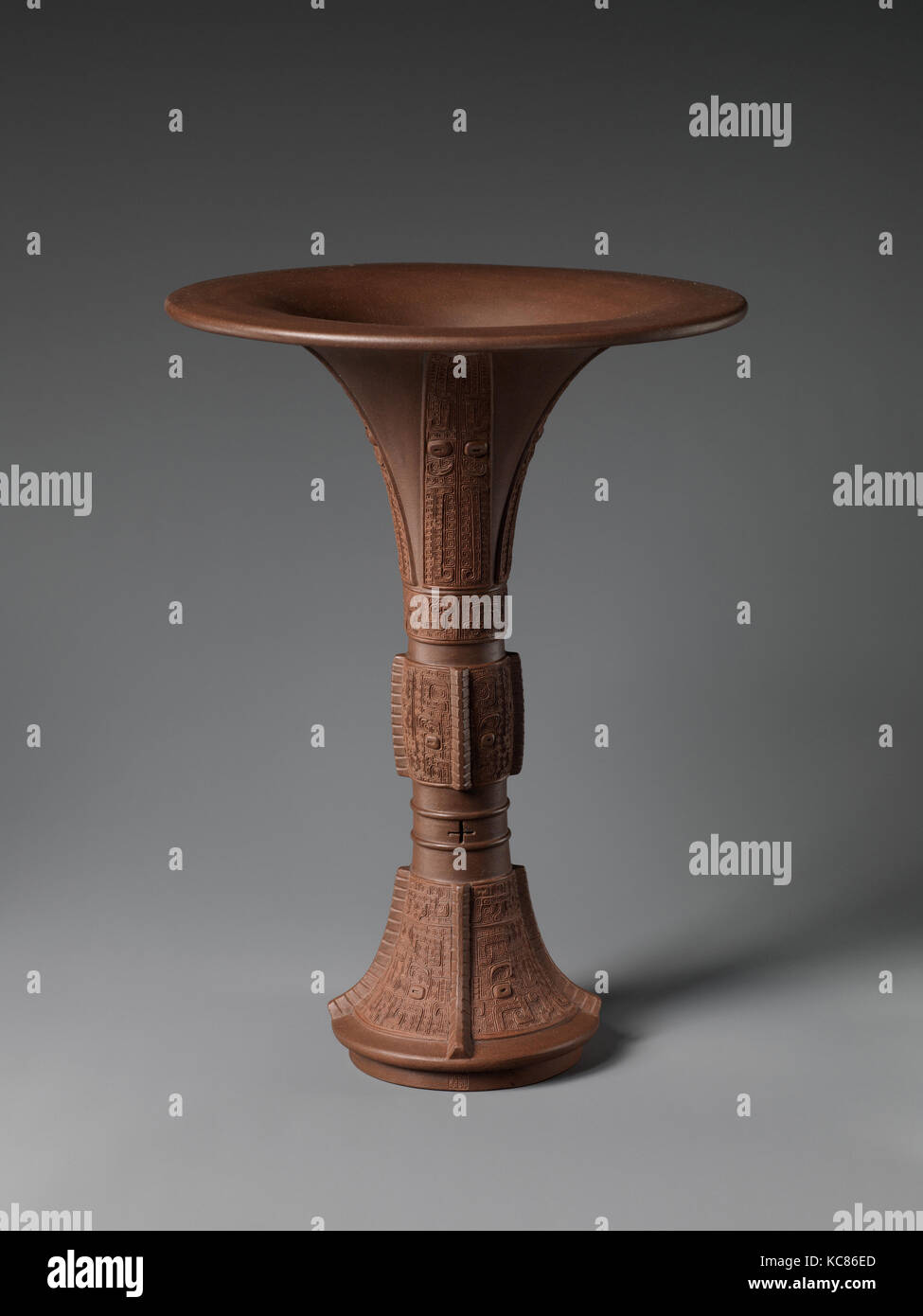 Vase in the shape of an archaic bronze vessel (gu), Chen Jinhou, 18th ...