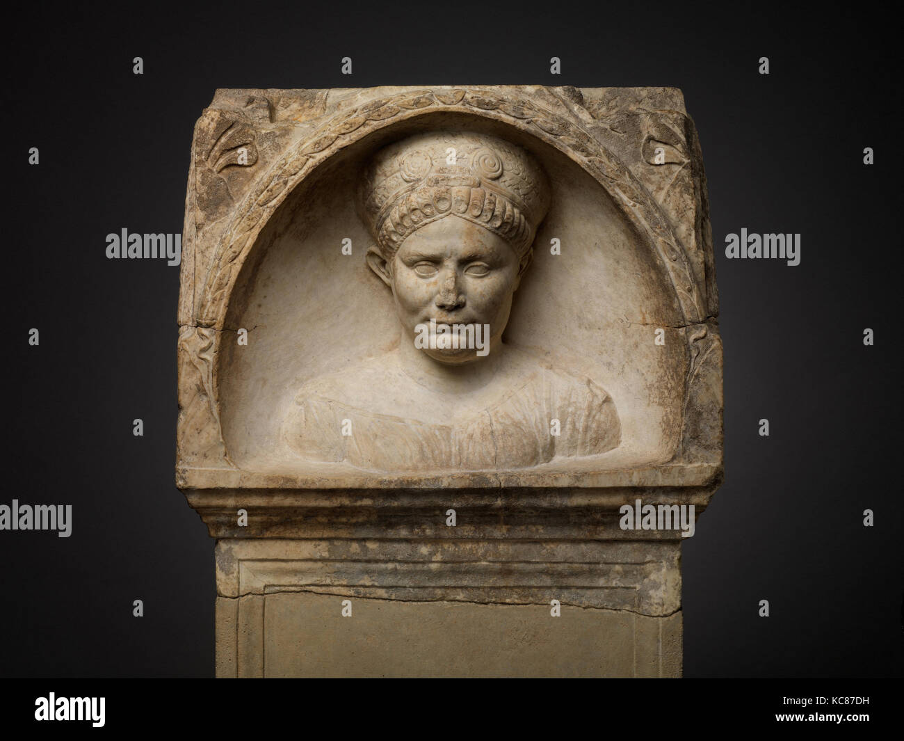 Funerary portrait marble roman hi-res stock photography and images - Alamy