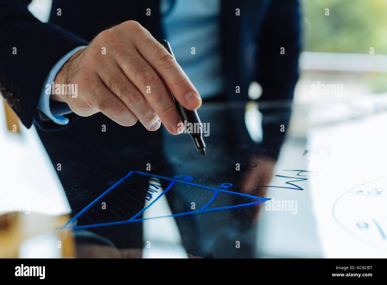 App triangle hi-res stock photography and images - Alamy