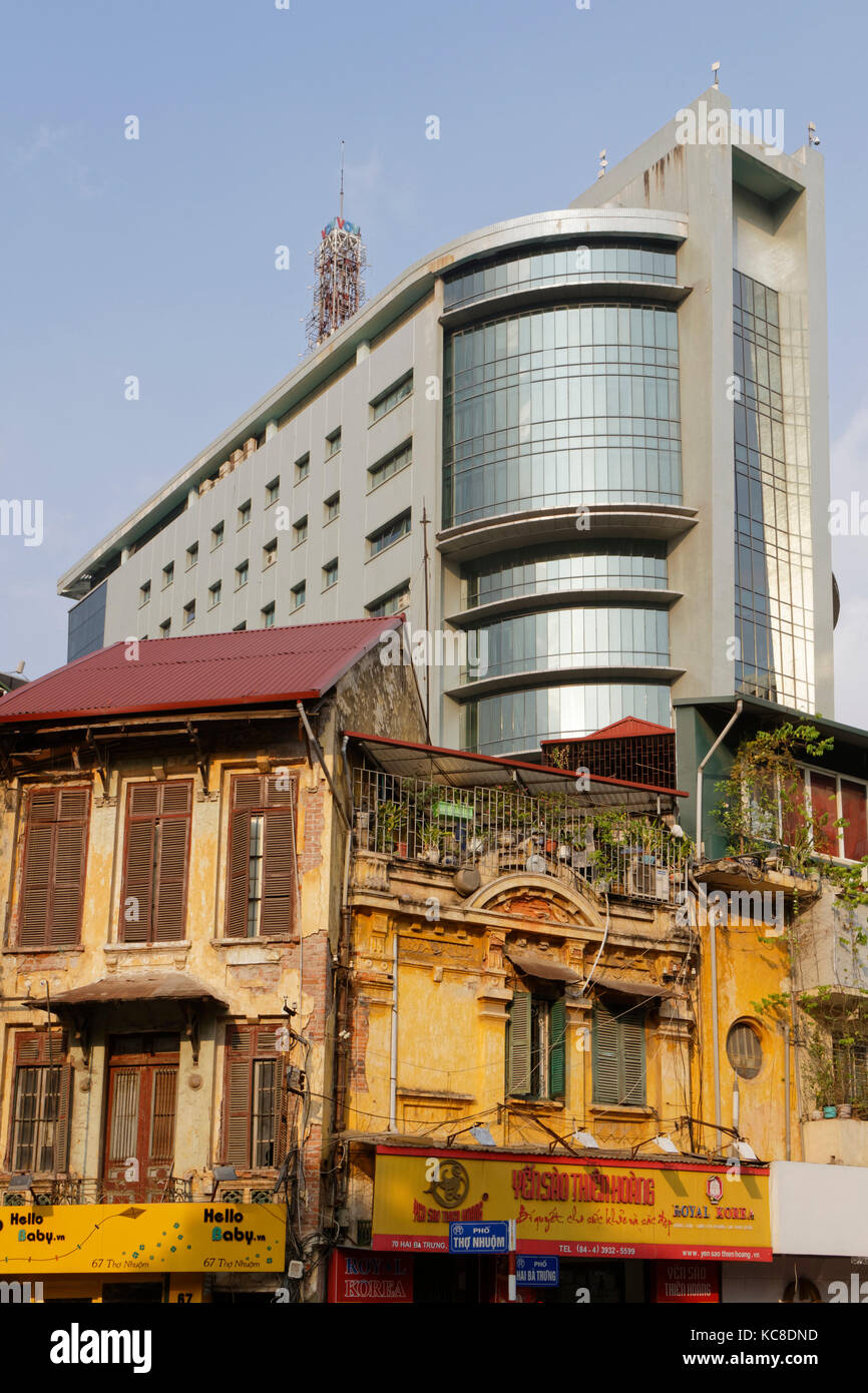 HANOI, VIETNAM, Octobre 23, 2016 : Old district of Hanoi. Hanoi is the ...