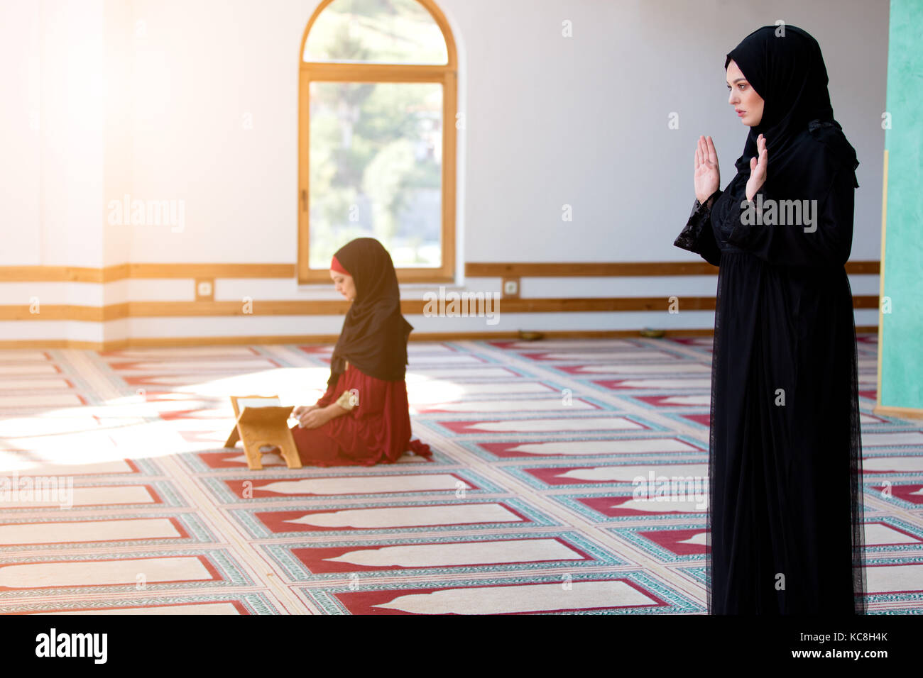 Two Muslim women praying Stock Photo - Alamy