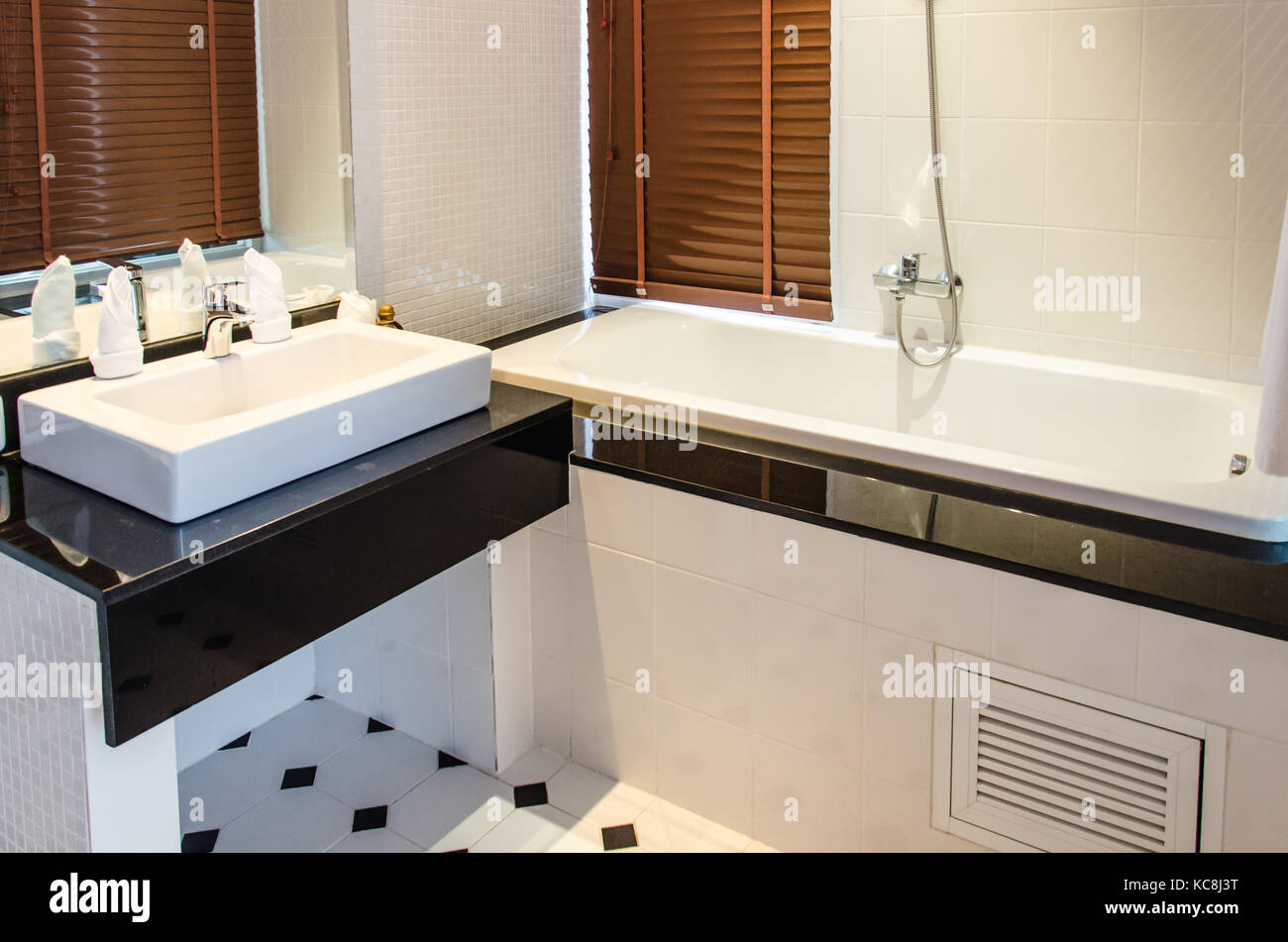 Hotel hand wash sink hi-res stock photography and images - Alamy