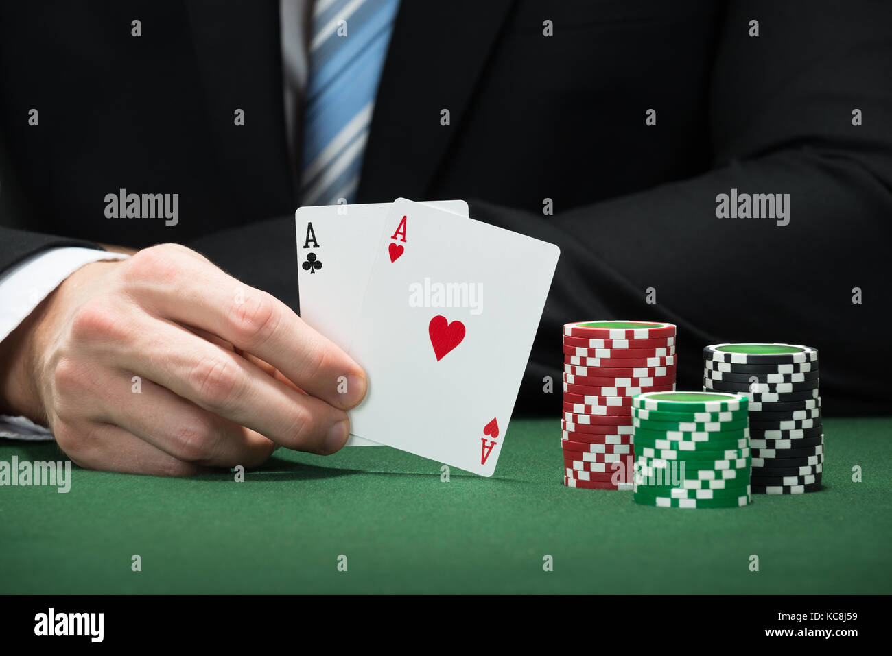Hands holding cards hi-res stock photography and images - Alamy