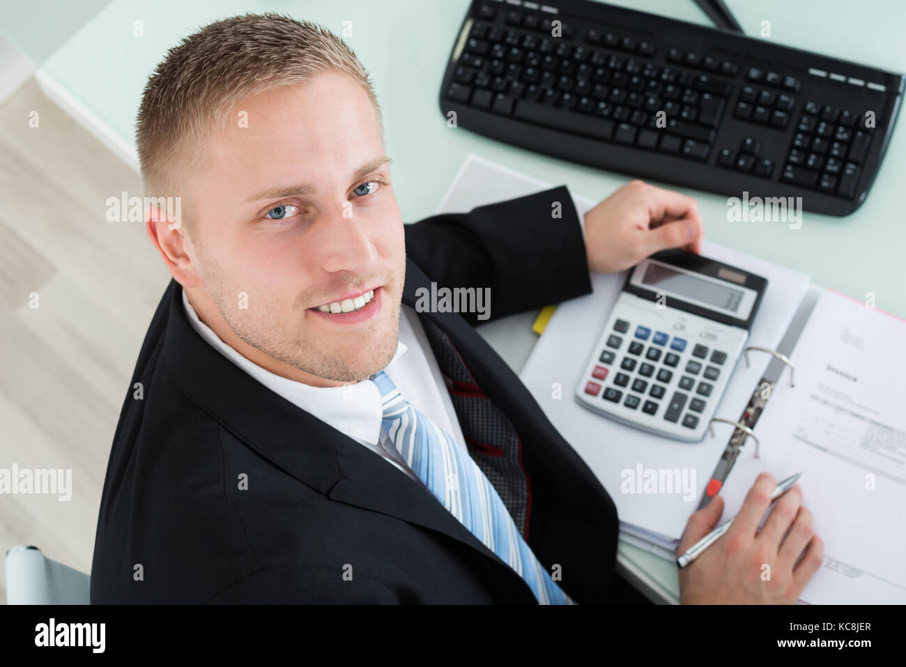 Auditing data hi-res stock photography and images - Alamy