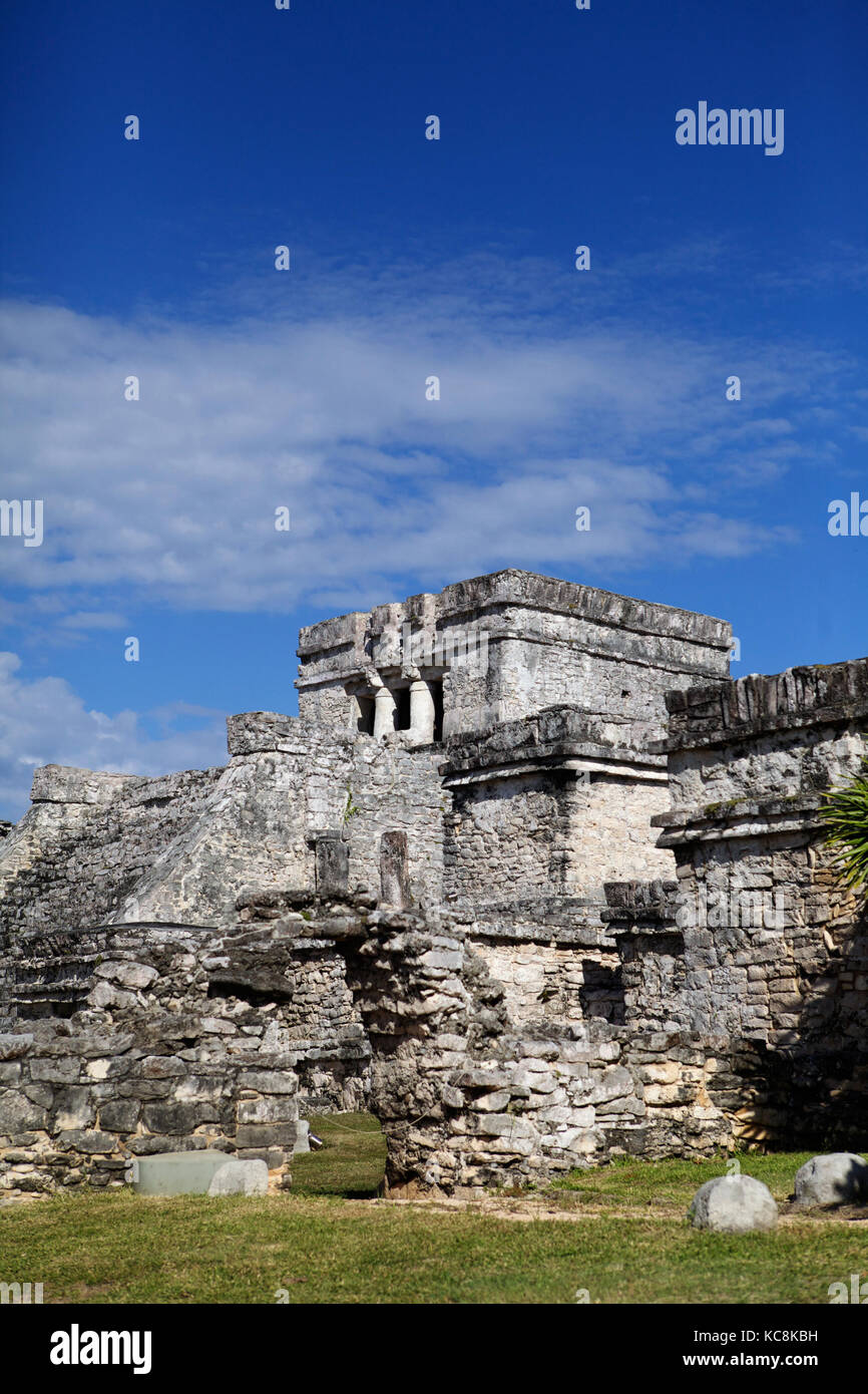 Pyramid shape temples hi-res stock photography and images - Alamy