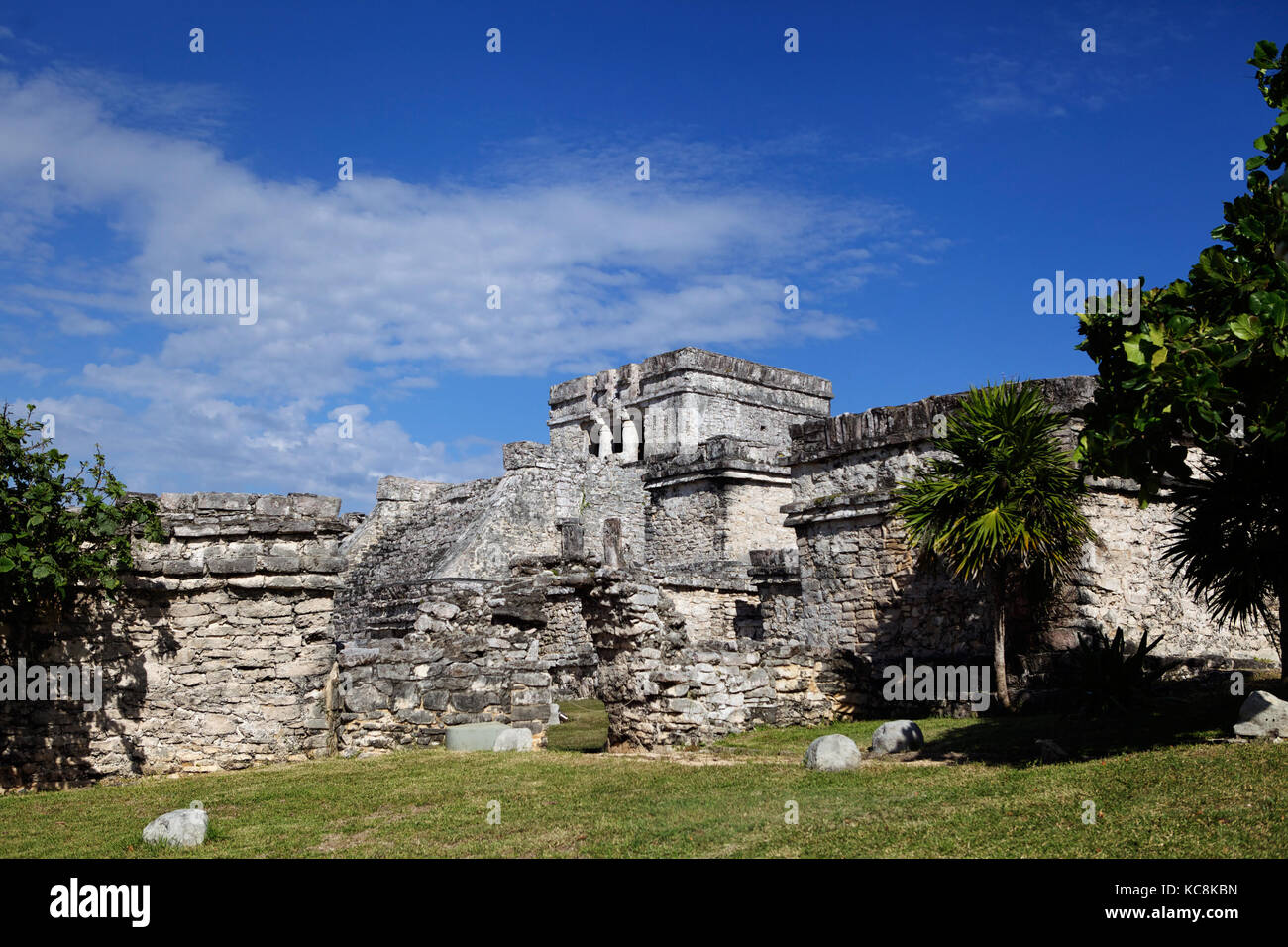 Pyramid shape temples hi-res stock photography and images - Alamy