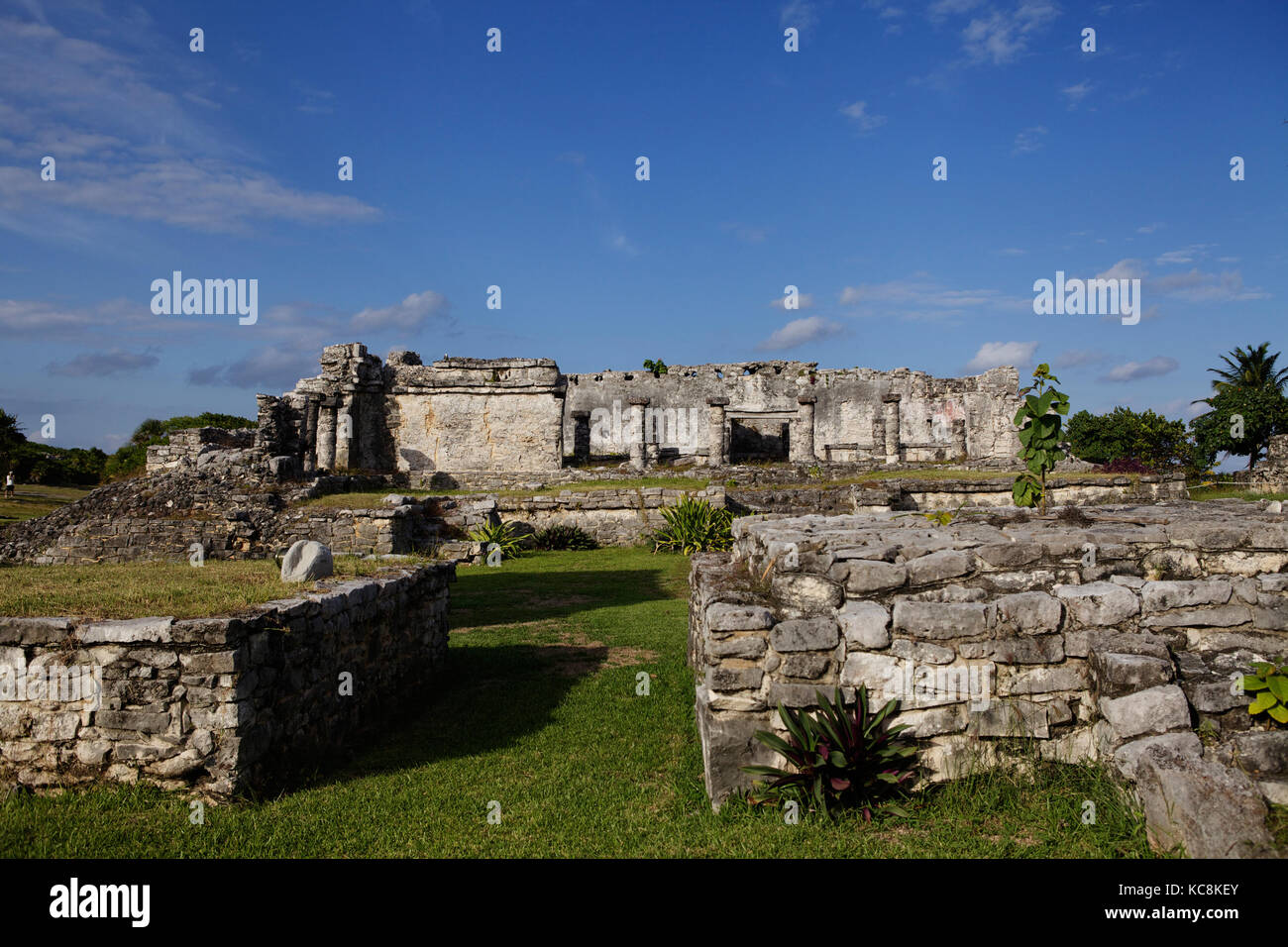 Pyramid shape temples hi-res stock photography and images - Alamy