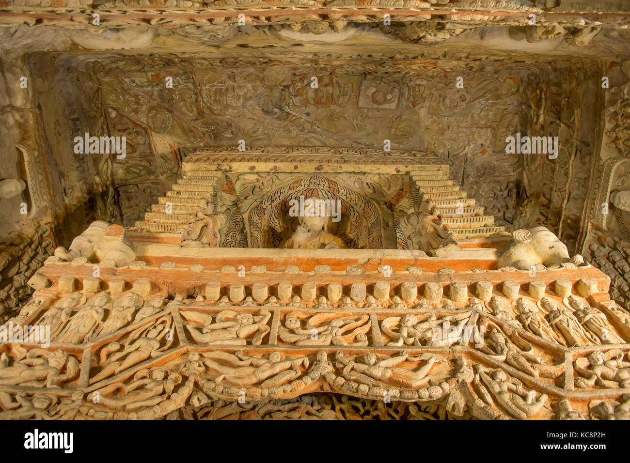 Stone Statues and Carvings in Cave 6, Yungang Grottoes, Shanxi, China ...