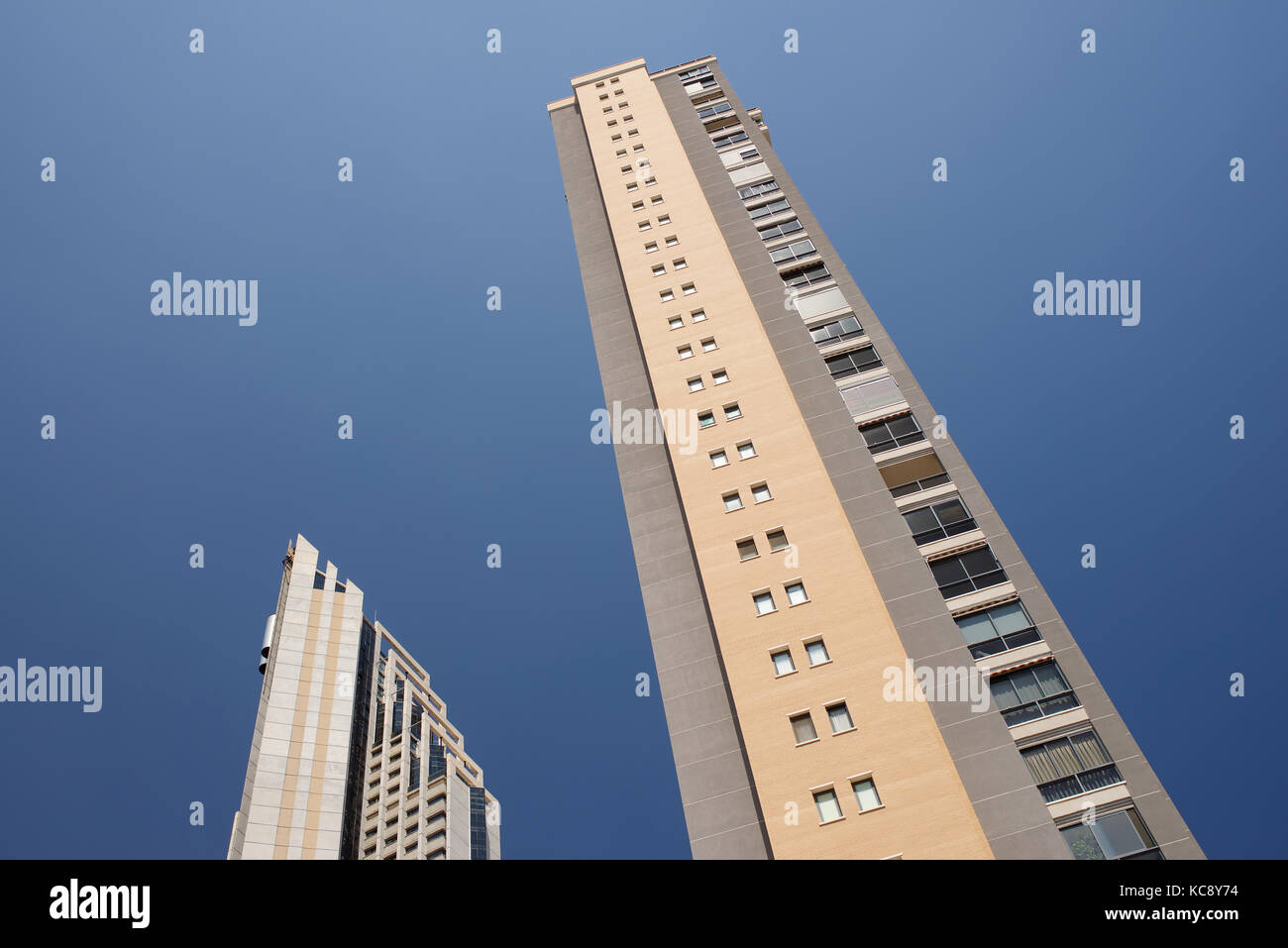 Hi-rise skyscraper in Benidorm, Alicante, Spain Stock Photo - Alamy