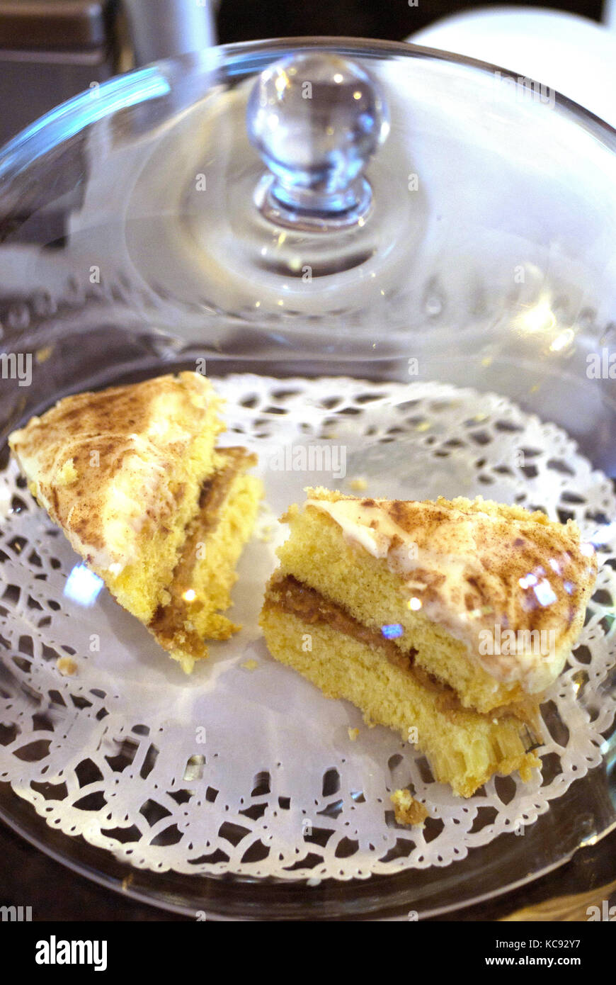 Glass cake dome hi-res stock photography and images - Alamy