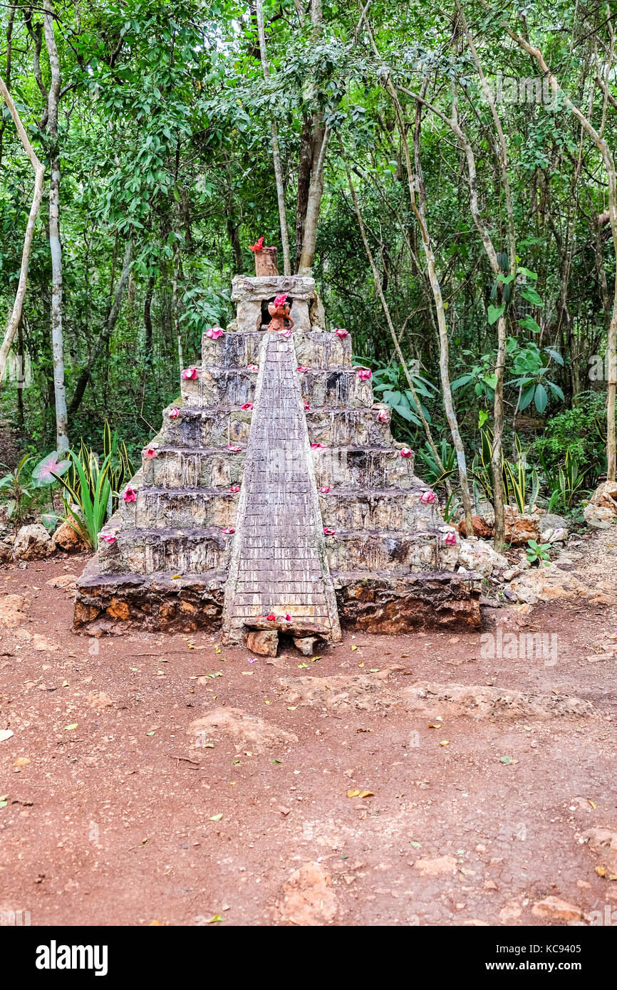 Modern Mayan alter Yucatan Mexico Stock Photo - Alamy