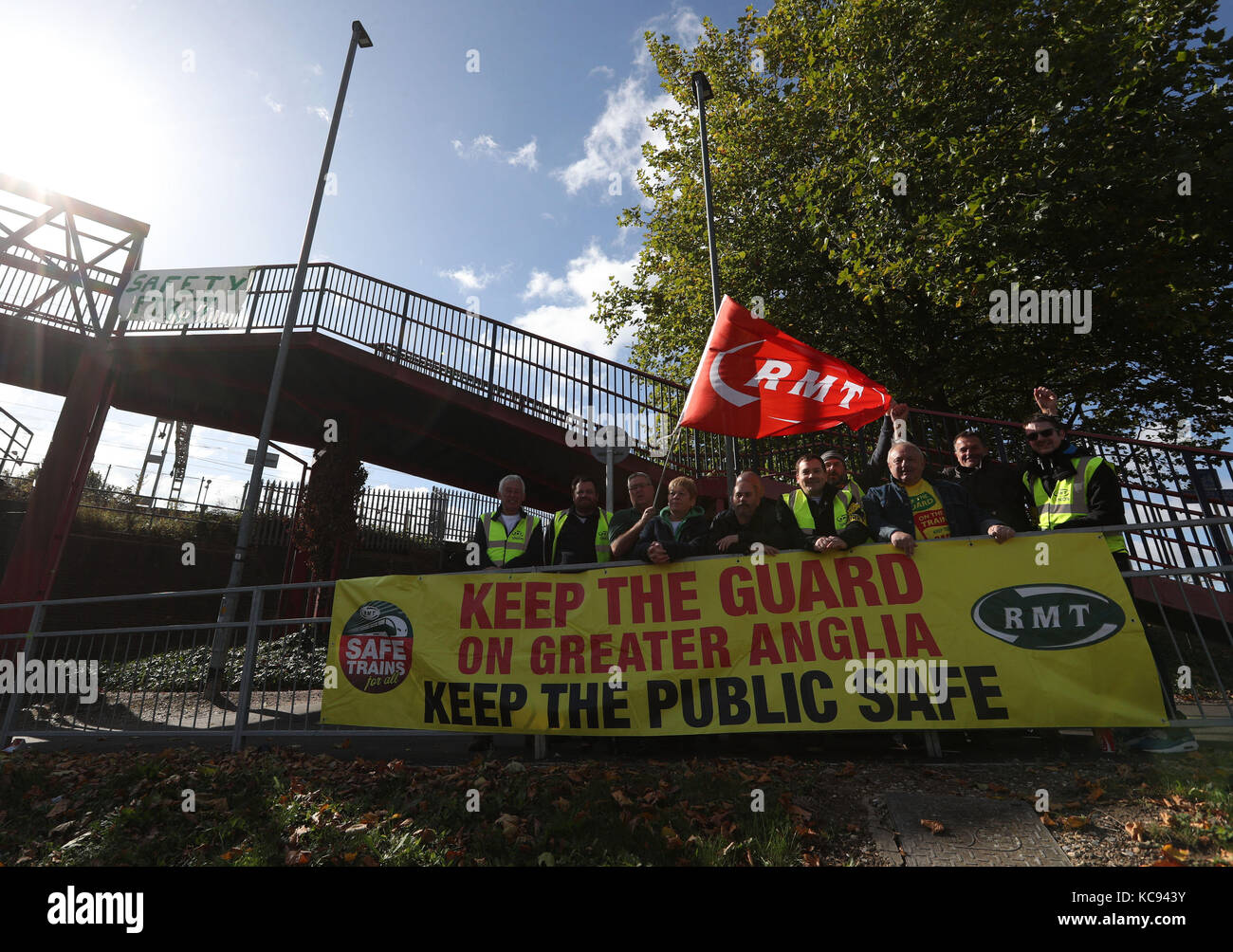 Rmt union picket line hi-res stock photography and images - Alamy