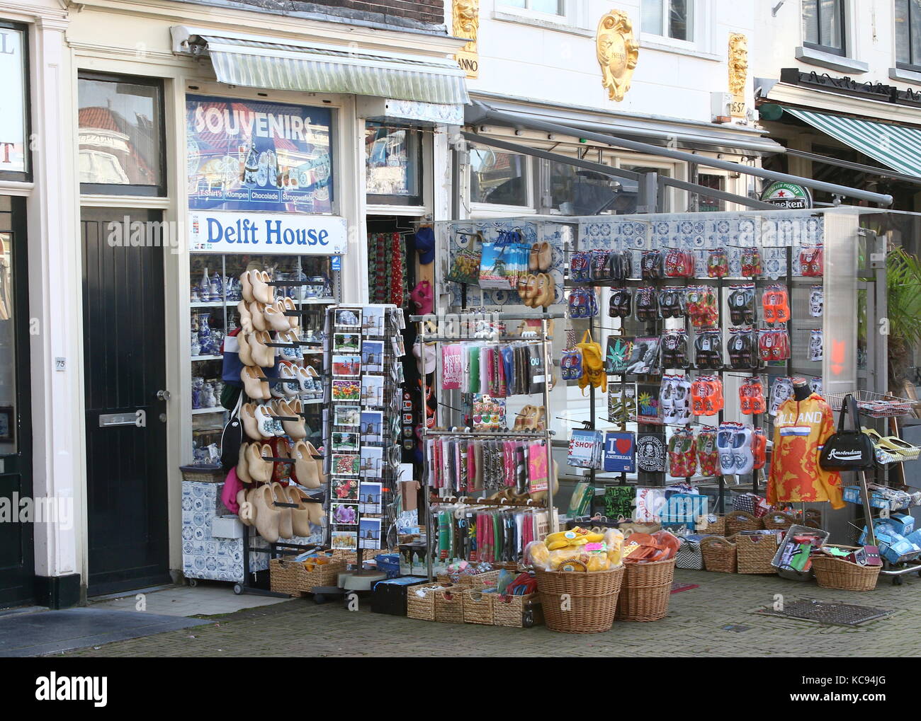 Delft ware hi-res stock photography and images - Alamy