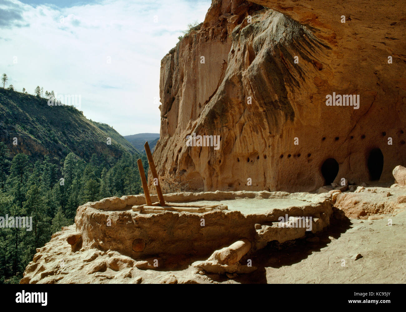 Bandelier national monument and kiva hi-res stock photography and ...